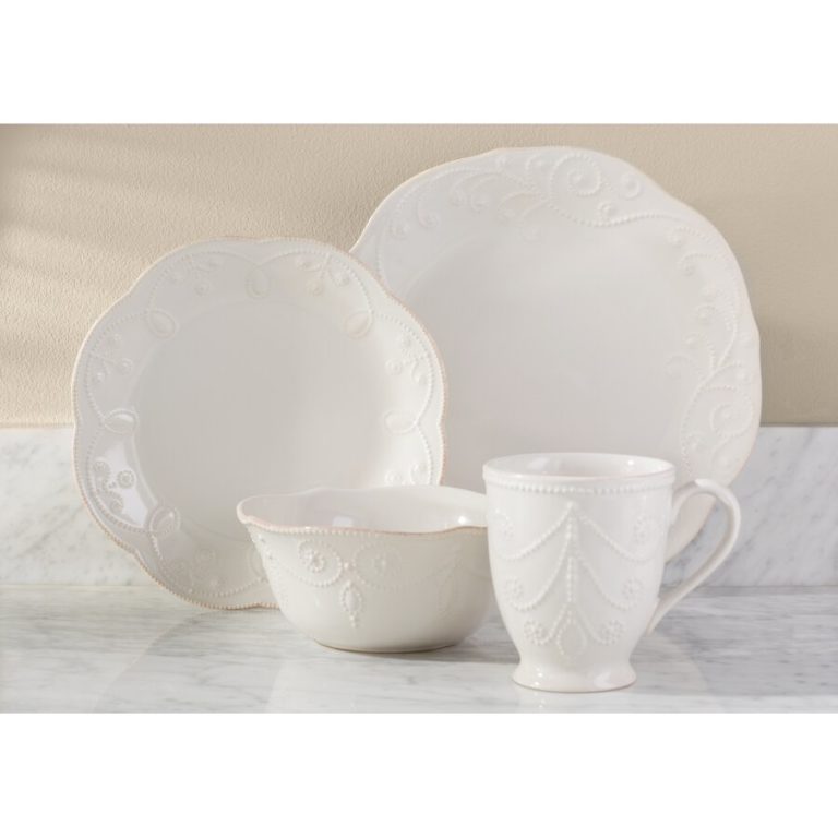 Look at These 9 Gorgeous Farmhouse Dinnerware Sets