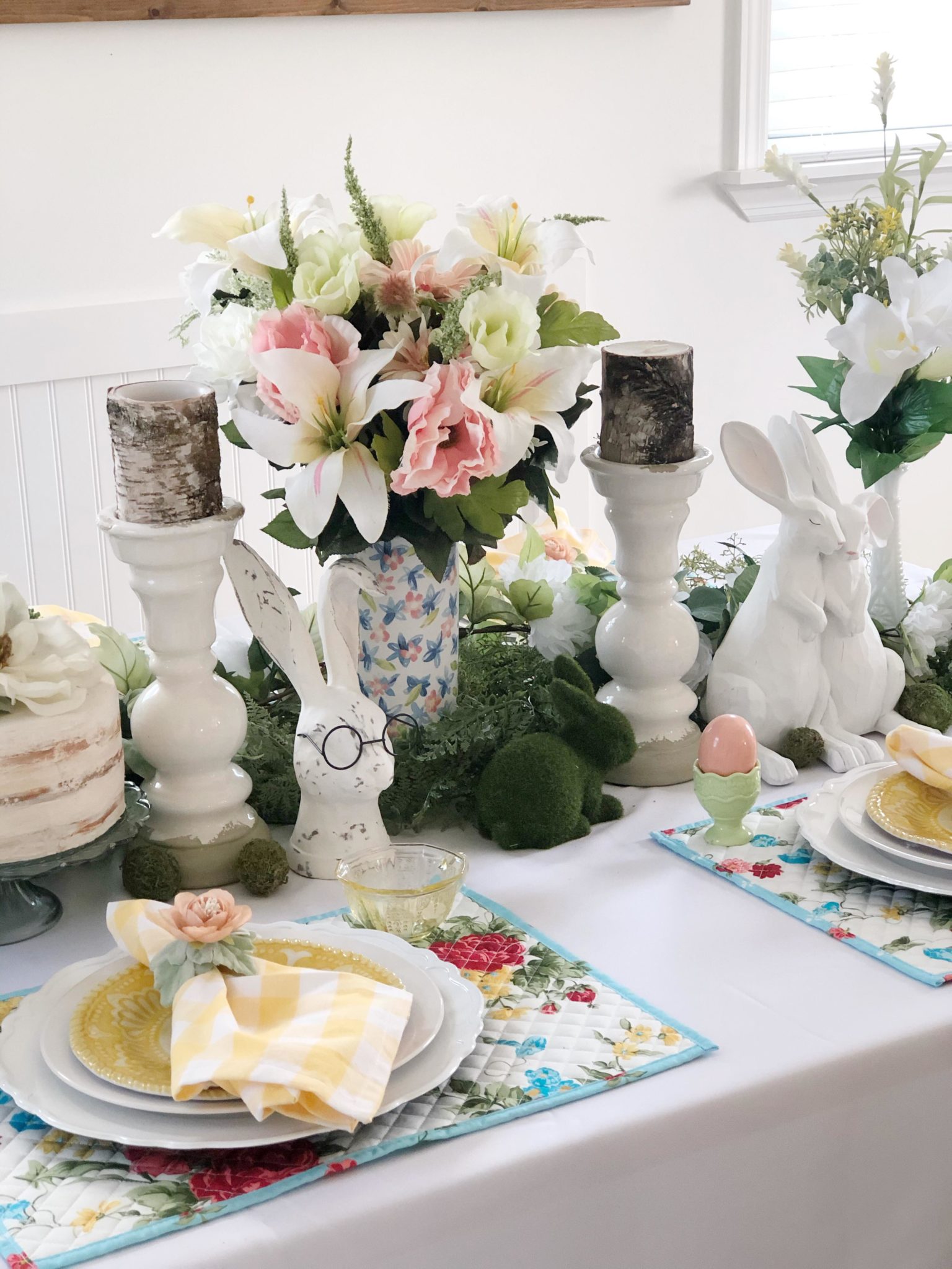 How to Create a Beautiful Easter Tablescape - The Curated Farmhouse