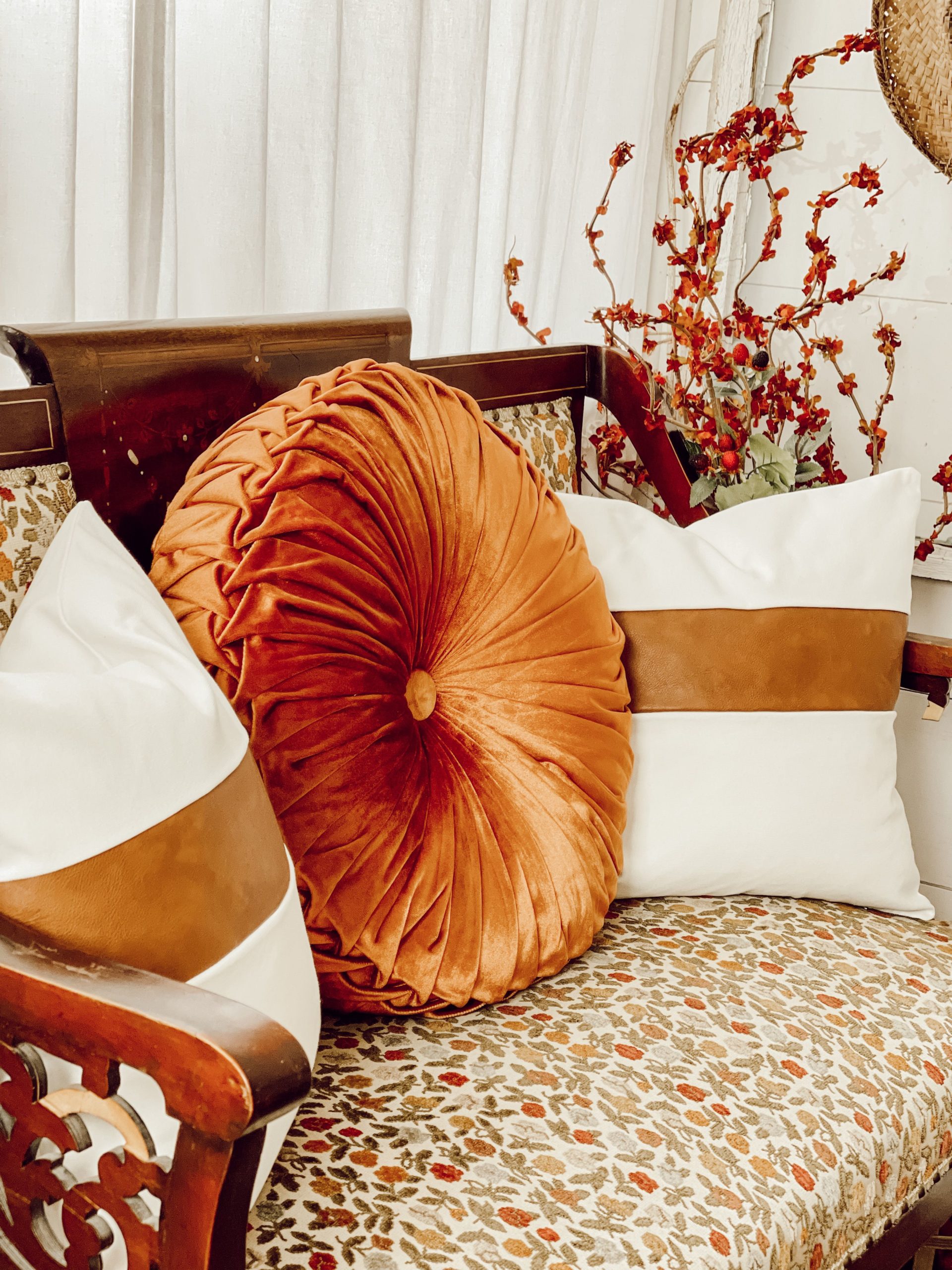 4 Ways You Can Style A Fall Farmhouse Pillow - The Curated Farmhouse