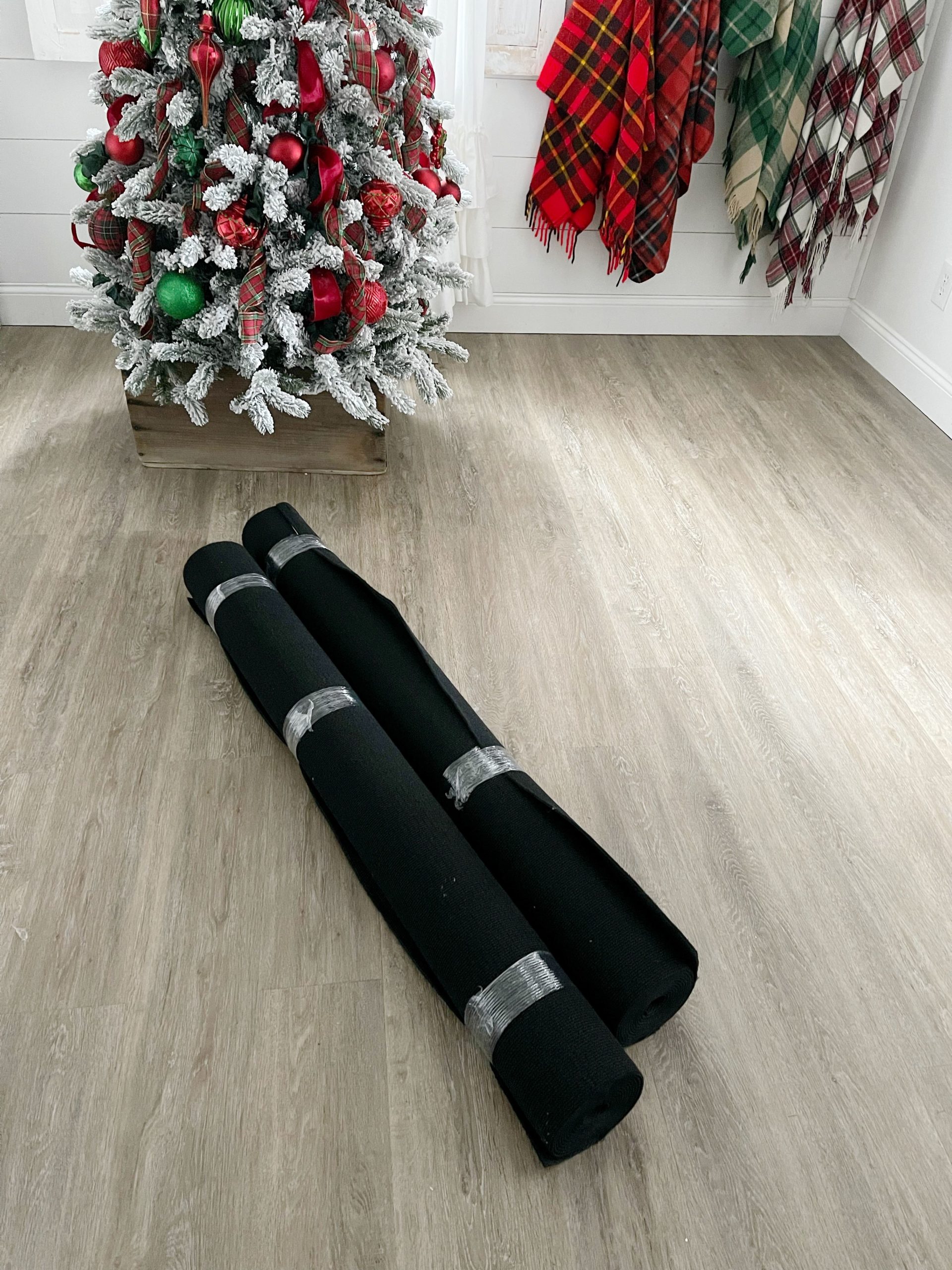 If You Love Christmas Plaid You Will Love This Ruggable Rug